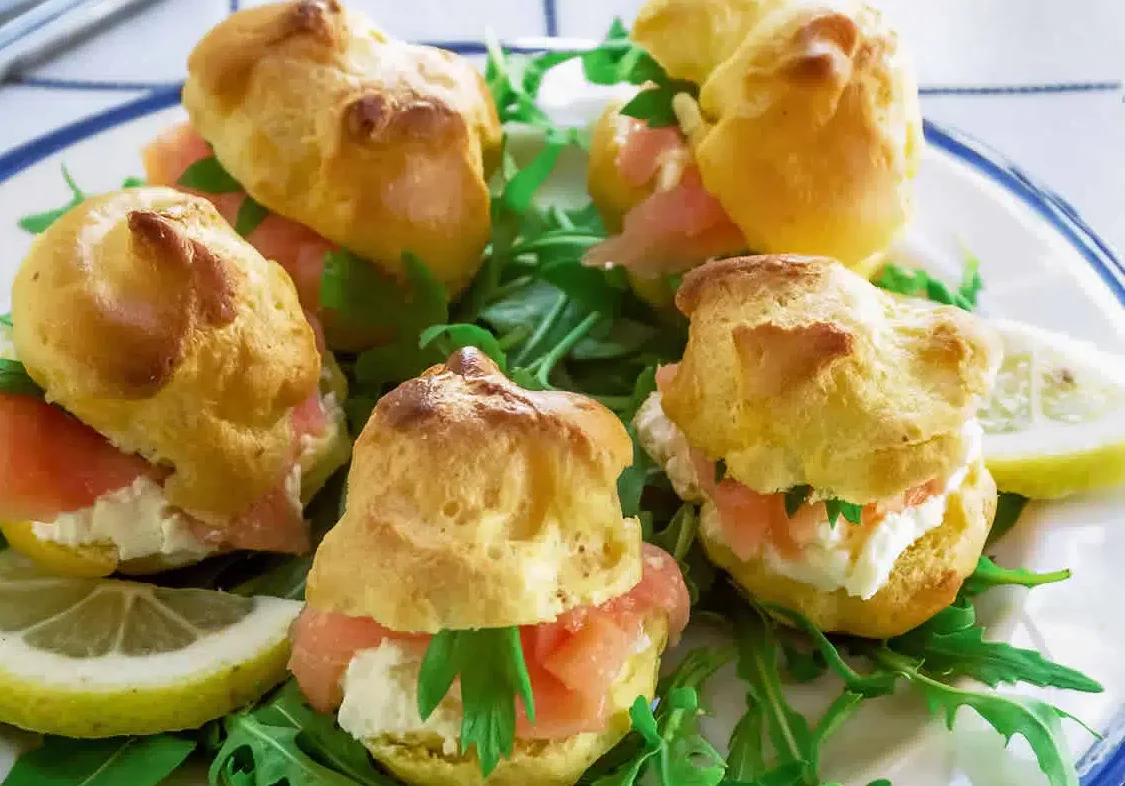 Choux au saumon fumé et au fromage Apéritif de Noël - Tout A Savoir